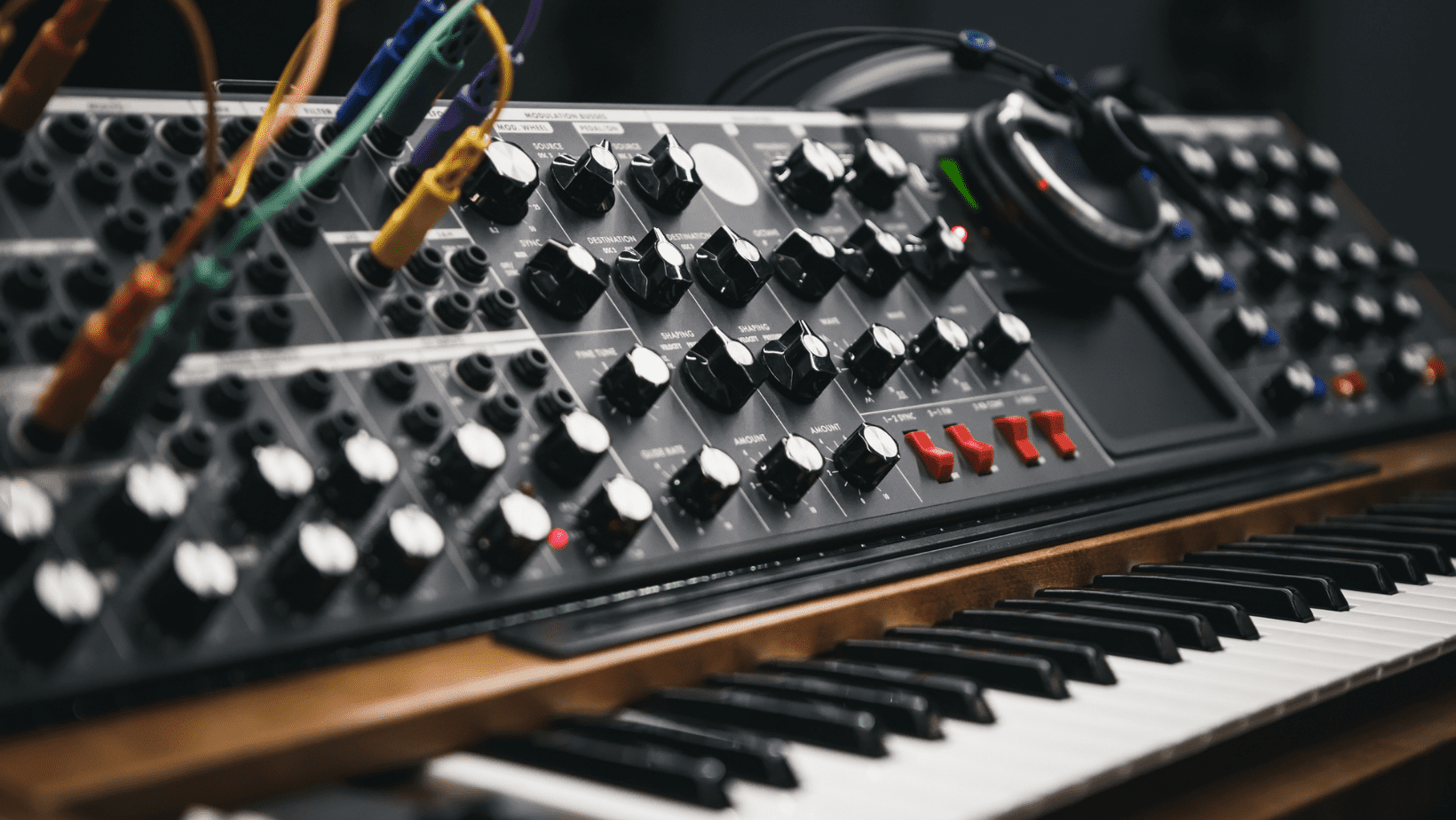 4 Best Analog Synths Under $1000 In 2022 - NextInstrument 4 Best Analog Synths Under $1000 In 2022 - NextInstrument